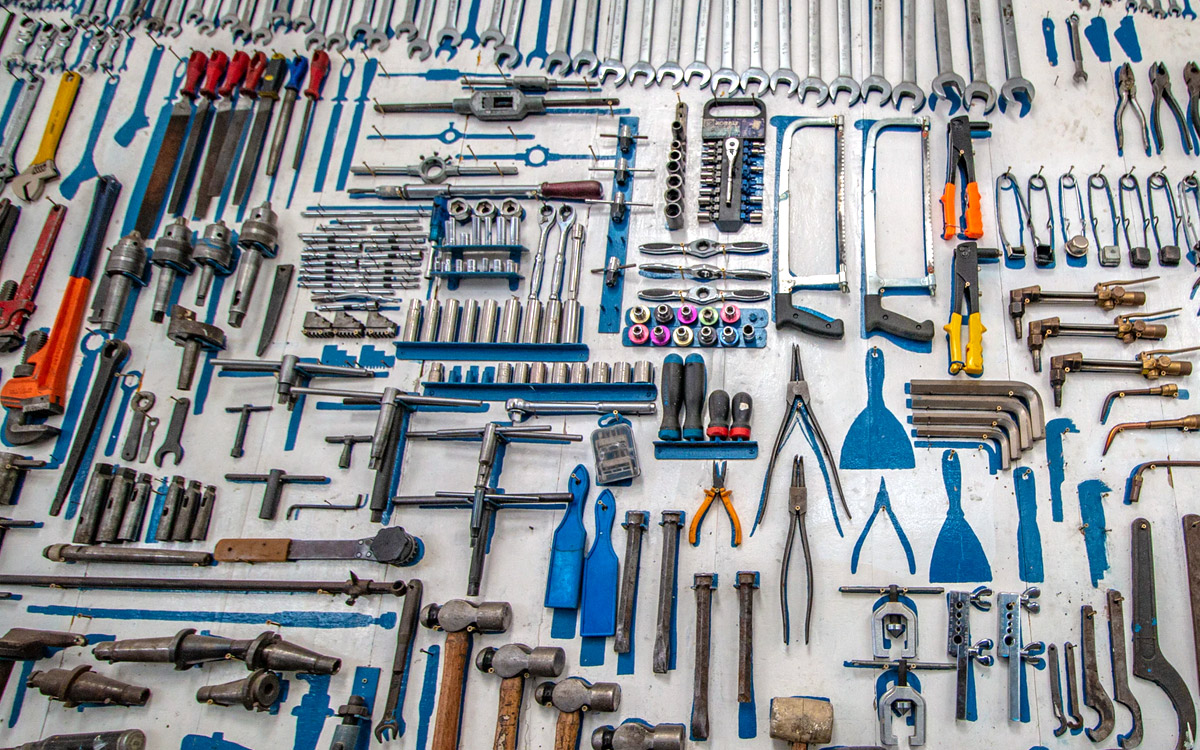 ≡ 5 Outils de Bricolage Indispensables à Avoir chez Soi
